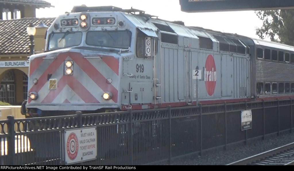 JPBX 919 Leads Caltrain 160